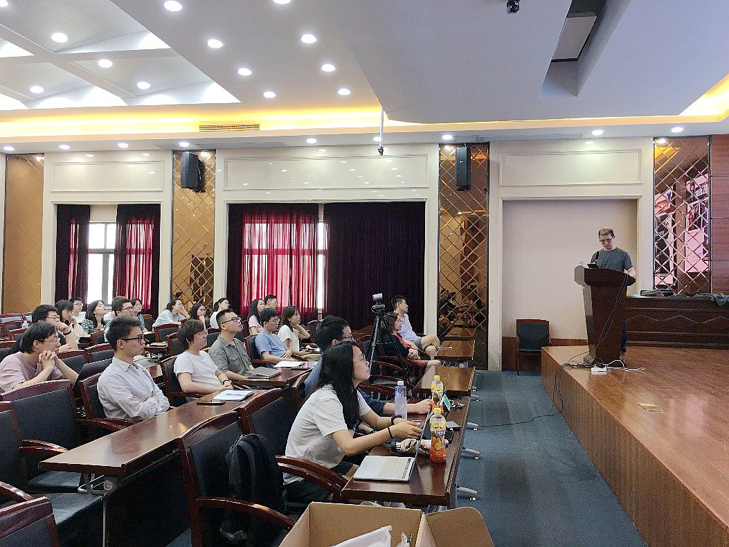 我院邀请浙江大学求是高等研究院研究员张韶岷来院做学术报告